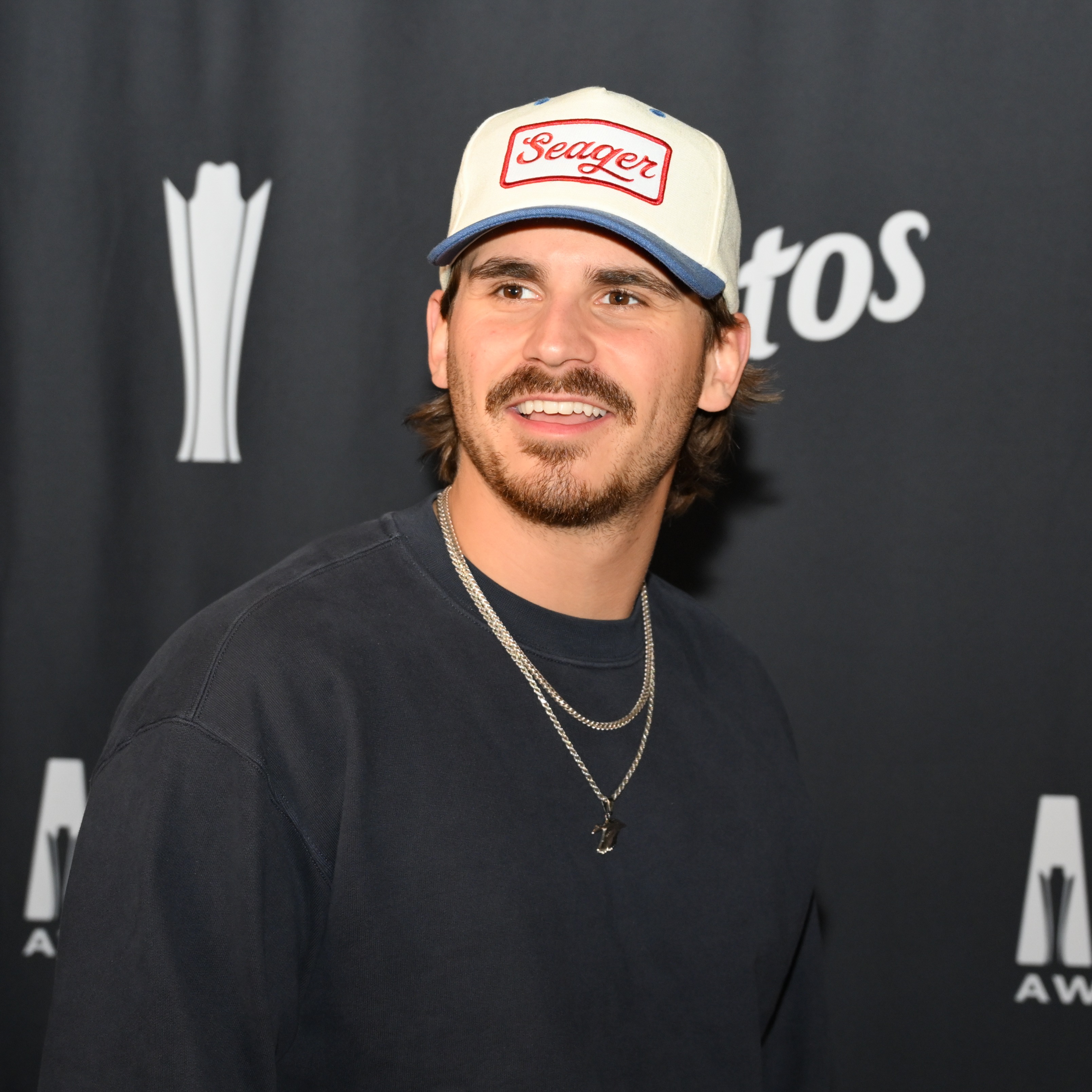 Tucker Wetmore | 2025 ACM Awards – Katie & Company – Podcast – Podtail